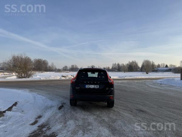 Black Volvo XC60 2010 in Cesis, with an engine capacity of 2.40 L and mileage of 0 thousand km for 8950 €, photo 6 on AUTOMOTO.COM.LV