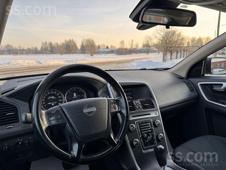 Melns Volvo XC60 2010 Cēsis, ar dzinēja tilpumu 2.40 L un nobraukumu 0 tūkst. km par 8950 €, foto 13 vietnē AUTOMOTO.COM.LV