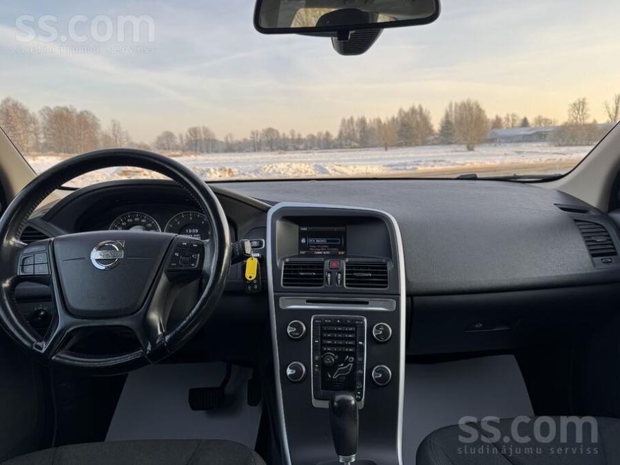 Melns Volvo XC60 2010 Cēsis, ar dzinēja tilpumu 2.40 L un nobraukumu 0 tūkst. km par 8950 €, foto 15 vietnē AUTOMOTO.COM.LV