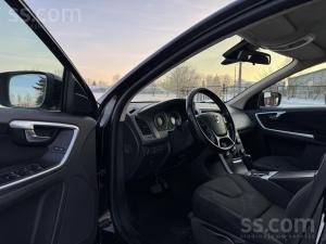 Melns Volvo XC60 2010 Cēsis, ar dzinēja tilpumu 2.40 L un nobraukumu 0 tūkst. km par 8950 €, foto 19 vietnē AUTOMOTO.COM.LV