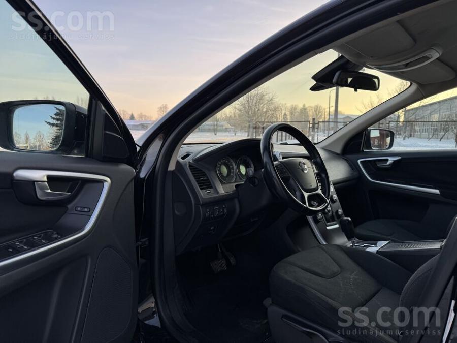 Melns Volvo XC60 2010 Cēsis, ar dzinēja tilpumu 2.40 L un nobraukumu 0 tūkst. km par 8950 €, foto 19 vietnē AUTOMOTO.COM.LV