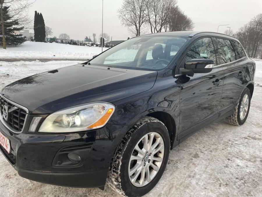 Black Volvo XC60 2010 in Taurage, with an engine capacity of 2.40 L and mileage of 185 thousand km for 8000 €, photo 10 on AUTOMOTO.COM.LV