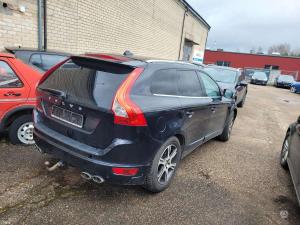 Black Volvo XC60 2010 in Telschi, with an engine capacity of 2.40 L and mileage of 300 thousand km for 5750 €, photo 12 on AUTOMOTO.COM.LV