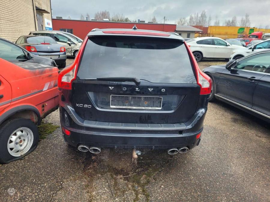 Black Volvo XC60 2010 in Telschi, with an engine capacity of 2.40 L and mileage of 300 thousand km for 5750 €, photo 13 on AUTOMOTO.COM.LV