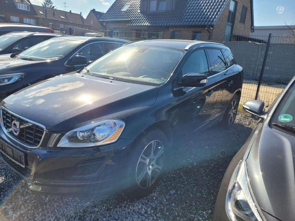 Melns Volvo XC60 2010 Telšiai, ar dzinēja tilpumu 2.40 L un nobraukumu 300 tūkst. km par 5750 €, foto 3 vietnē AUTOMOTO.COM.LV