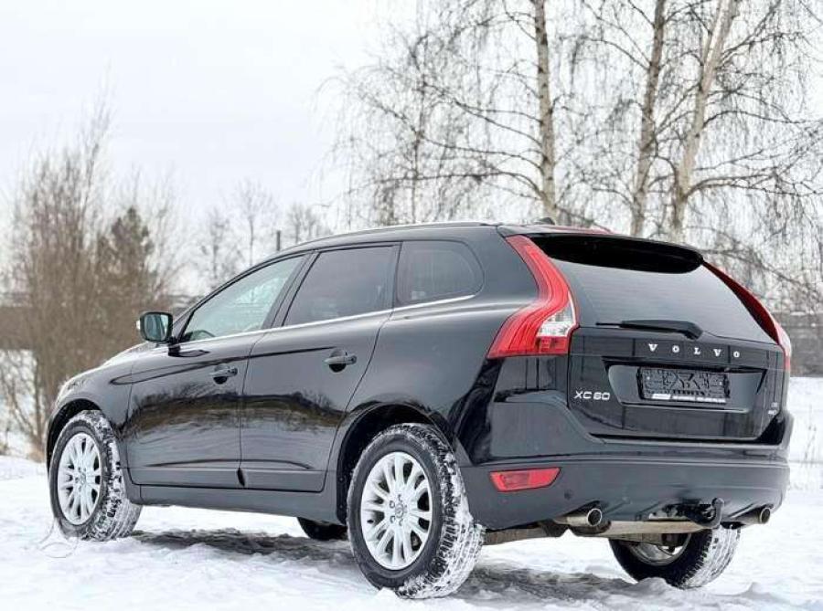 Melns Volvo XC60 2010 Šauļi, ar dzinēja tilpumu 2.40 L un nobraukumu 273 tūkst. km par 9450 €, foto 3 vietnē AUTOMOTO.COM.LV