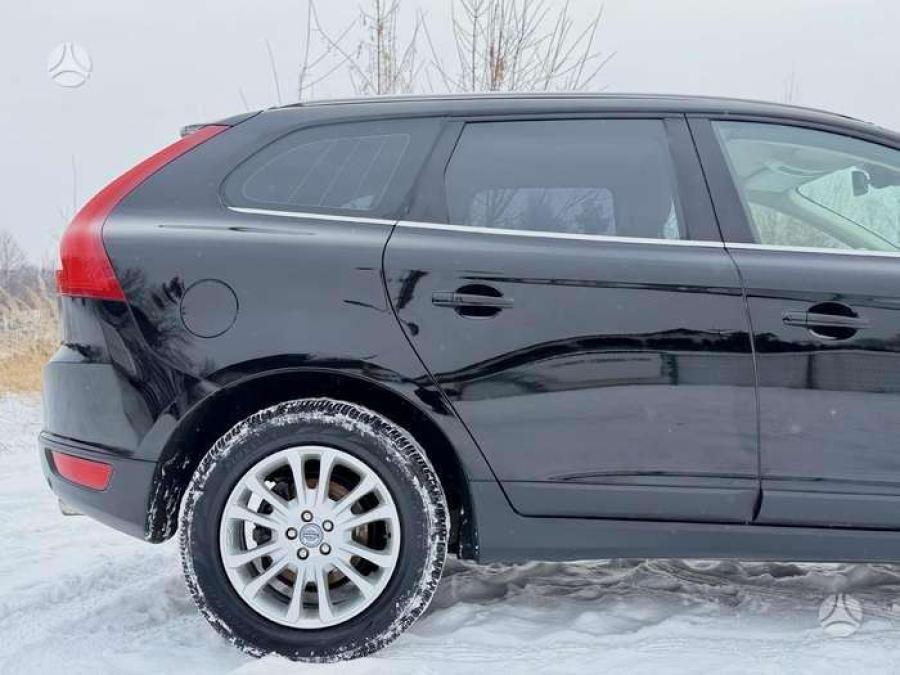 Melns Volvo XC60 2010 Šauļi, ar dzinēja tilpumu 2.40 L un nobraukumu 273 tūkst. km par 9450 €, foto 9 vietnē AUTOMOTO.COM.LV