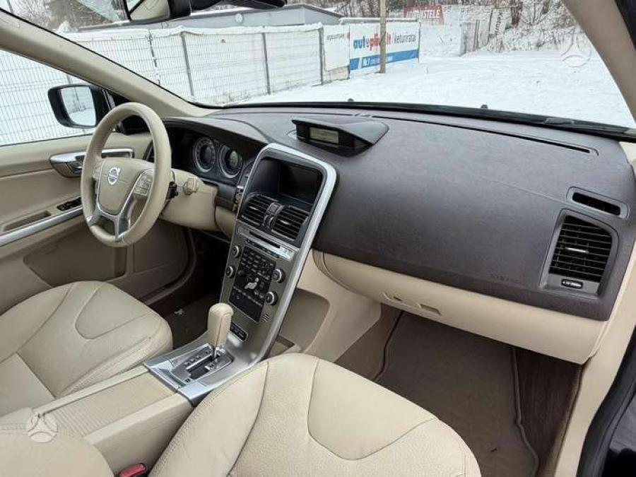 Melns Volvo XC60 2010 Šauļi, ar dzinēja tilpumu 2.40 L un nobraukumu 273 tūkst. km par 9450 €, foto 21 vietnē AUTOMOTO.COM.LV