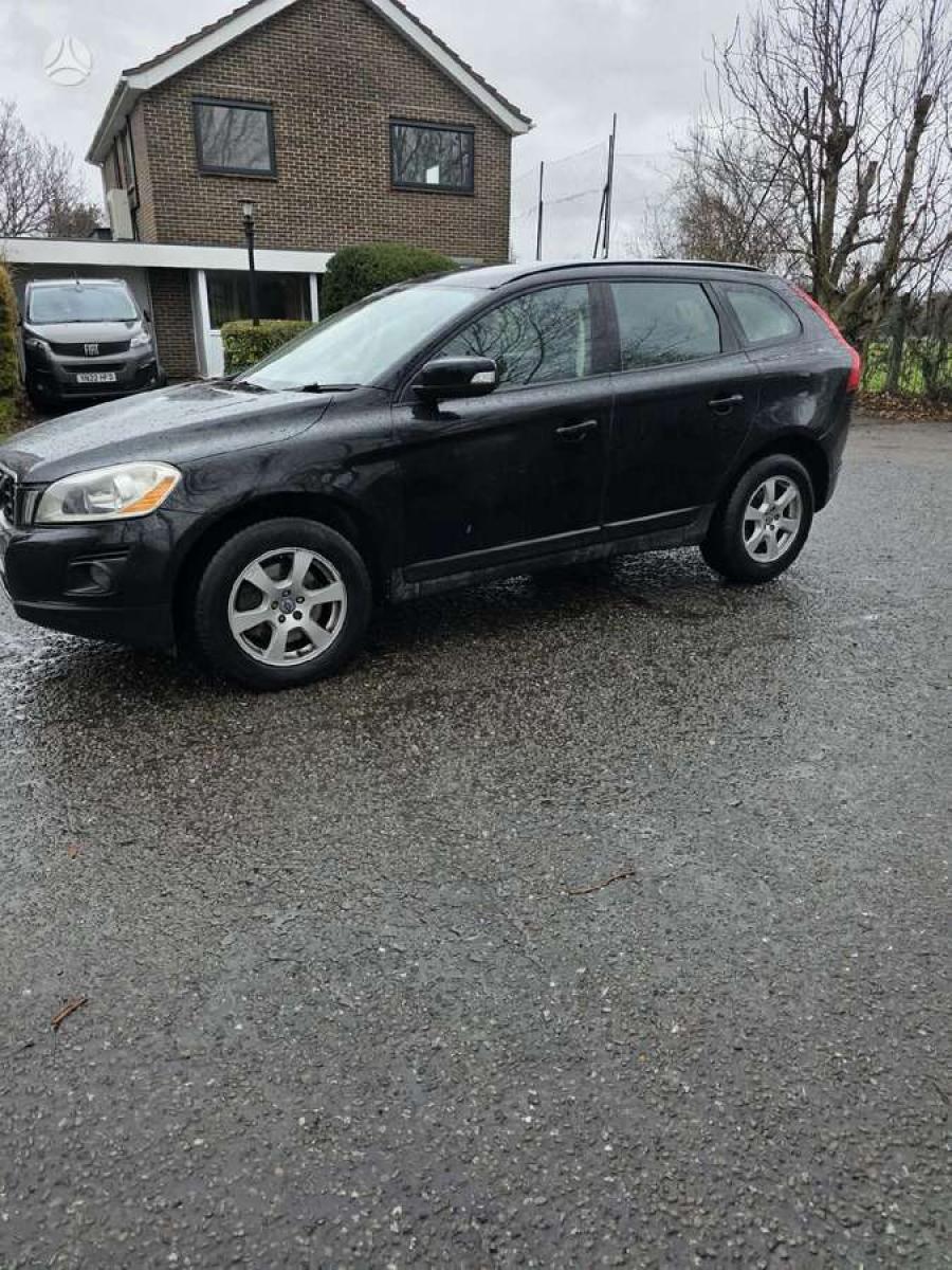 Melns Volvo XC60 2010 Kauņa, ar dzinēja tilpumu 2.40 L un nobraukumu 252 tūkst. km par 2800 €, foto 2 vietnē AUTOMOTO.COM.LV