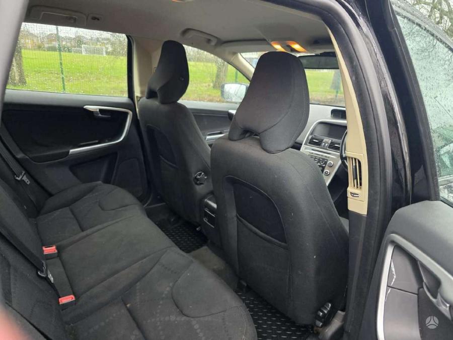 Melns Volvo XC60 2010 Kauņa, ar dzinēja tilpumu 2.40 L un nobraukumu 252 tūkst. km par 2800 €, foto 5 vietnē AUTOMOTO.COM.LV