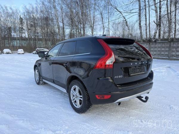 Black Volvo XC60 2010 in Riga, with an engine capacity of 2.40 L and mileage of 263 thousand km for 7480 €, photo 3 on AUTOMOTO.COM.LV