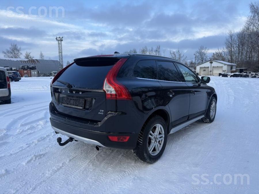 Black Volvo XC60 2010 in Riga, with an engine capacity of 2.40 L and mileage of 263 thousand km for 7480 €, photo 4 on AUTOMOTO.COM.LV
