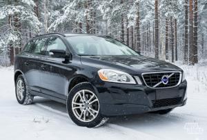 Melns Volvo XC60 2010 Mažeikiai, ar dzinēja tilpumu 2.40 L un nobraukumu 304 tūkst. km par 7750 €, foto  vietnē AUTOMOTO.COM.LV