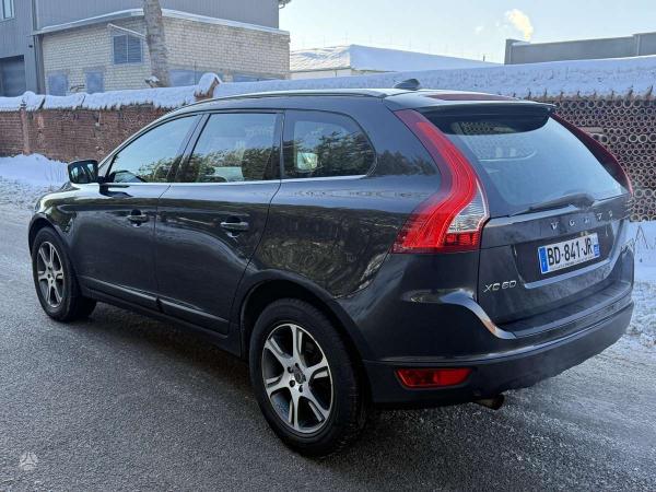 Melns Volvo XC60 2010 Tauragė, ar dzinēja tilpumu 1.98 L un nobraukumu 361 tūkst. km par 6700 €, foto 5 vietnē AUTOMOTO.COM.LV