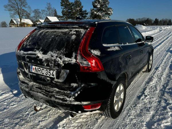 Black Volvo XC60 2010 in Panevezys, with an engine capacity of 2.40 L and mileage of 266 thousand km for 6300 €, photo 5 on AUTOMOTO.COM.LV