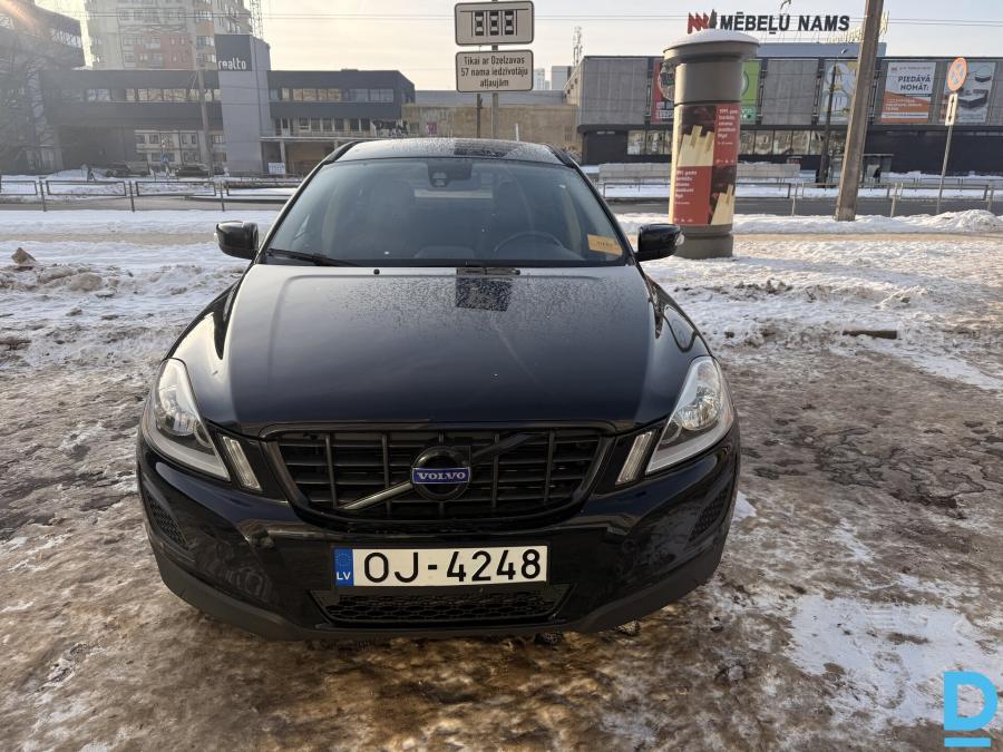 Melns Volvo XC60 2010 Rīga, ar dzinēja tilpumu 2.40 L un nobraukumu 283 tūkst. km par 9000 €, foto 3 vietnē AUTOMOTO.COM.LV
