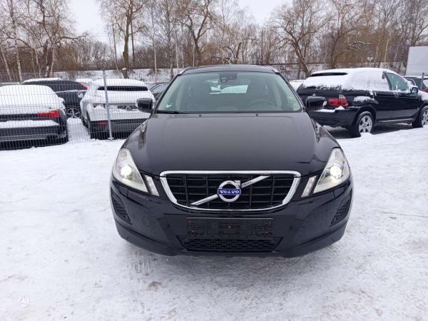 Black Volvo XC60 2010 in Marijampole, with an engine capacity of 1.98 L and mileage of 300 thousand km for 7500 €, photo 3 on AUTOMOTO.COM.LV