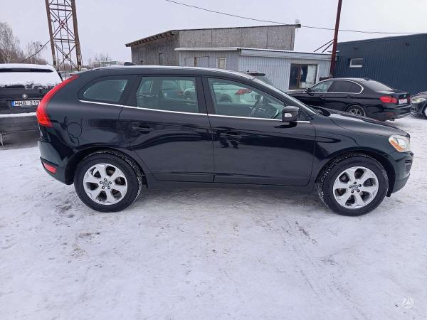 Black Volvo XC60 2010 in Marijampole, with an engine capacity of 1.98 L and mileage of 300 thousand km for 7500 €, photo 5 on AUTOMOTO.COM.LV