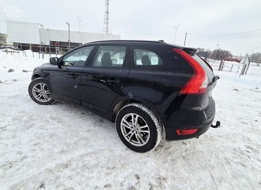 Melns Volvo XC60 2010 Mažeikiai, ar dzinēja tilpumu 2.40 L un nobraukumu 305 tūkst. km par 7700 €, foto 2 vietnē AUTOMOTO.COM.LV