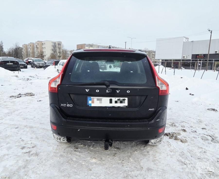Melns Volvo XC60 2010 Mažeikiai, ar dzinēja tilpumu 2.40 L un nobraukumu 305 tūkst. km par 7700 €, foto 3 vietnē AUTOMOTO.COM.LV