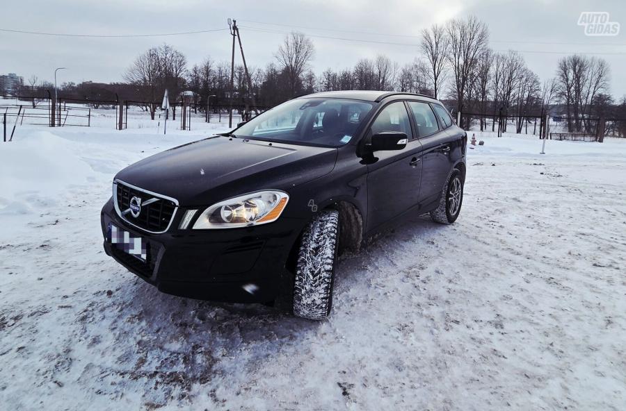 Melns Volvo XC60 2010 Mažeikiai, ar dzinēja tilpumu 2.40 L un nobraukumu 305 tūkst. km par 7700 €, foto 4 vietnē AUTOMOTO.COM.LV