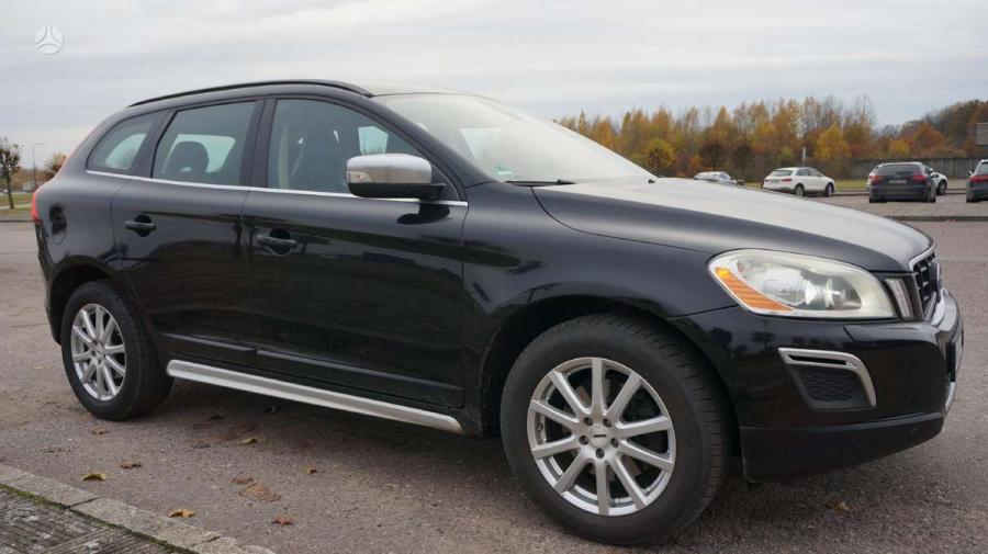 Melns Volvo XC60 2010 Kauņa, ar dzinēja tilpumu 2.40 L un nobraukumu 303 tūkst. km par 7200 €, foto 1 vietnē AUTOMOTO.COM.LV