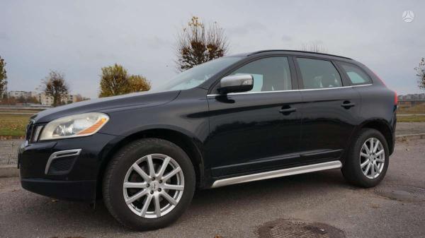 Melns Volvo XC60 2010 Kauņa, ar dzinēja tilpumu 2.40 L un nobraukumu 303 tūkst. km par 7200 €, foto 4 vietnē AUTOMOTO.COM.LV