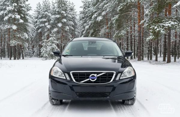 Melns Volvo XC60 2010 Mažeikiai, ar dzinēja tilpumu 2.40 L un nobraukumu 305 tūkst. km par 7450 €, foto 2 vietnē AUTOMOTO.COM.LV