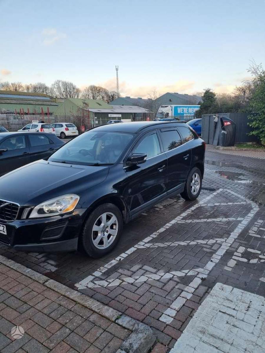 Melns Volvo XC60 2010 Šauļi, ar dzinēja tilpumu 1.98 L un nobraukumu 180 tūkst. km par 2895 €, foto 1 vietnē AUTOMOTO.COM.LV