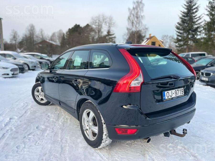 Melns Volvo XC60 2010 Kuldīga, ar dzinēja tilpumu 2.40 L un nobraukumu 230 tūkst. km par 8990 €, foto 3 vietnē AUTOMOTO.COM.LV