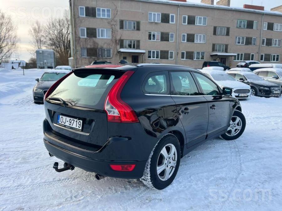 Melns Volvo XC60 2010 Kuldīga, ar dzinēja tilpumu 2.40 L un nobraukumu 230 tūkst. km par 8990 €, foto 4 vietnē AUTOMOTO.COM.LV