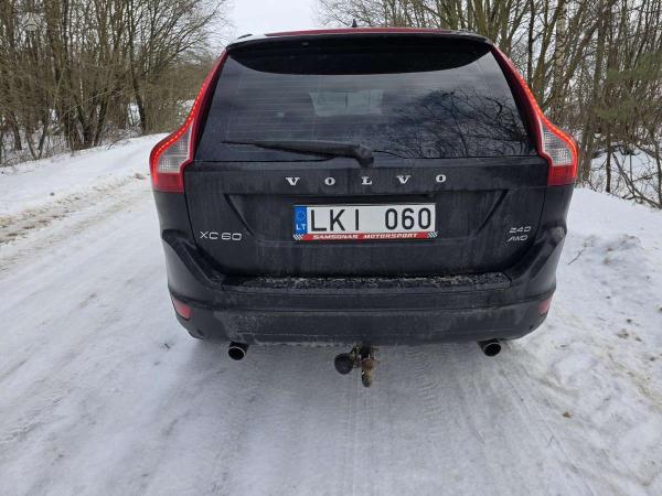 Melns Volvo XC60 2010 Kaišiadorys, ar dzinēja tilpumu 2.40 L un nobraukumu 407 tūkst. km par 5200 €, foto 3 vietnē AUTOMOTO.COM.LV