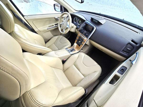 Melns Volvo XC60 2010 Klaipėda, ar dzinēja tilpumu 2.40 L un nobraukumu 265 tūkst. km par 8650 €, foto 11 vietnē AUTOMOTO.COM.LV