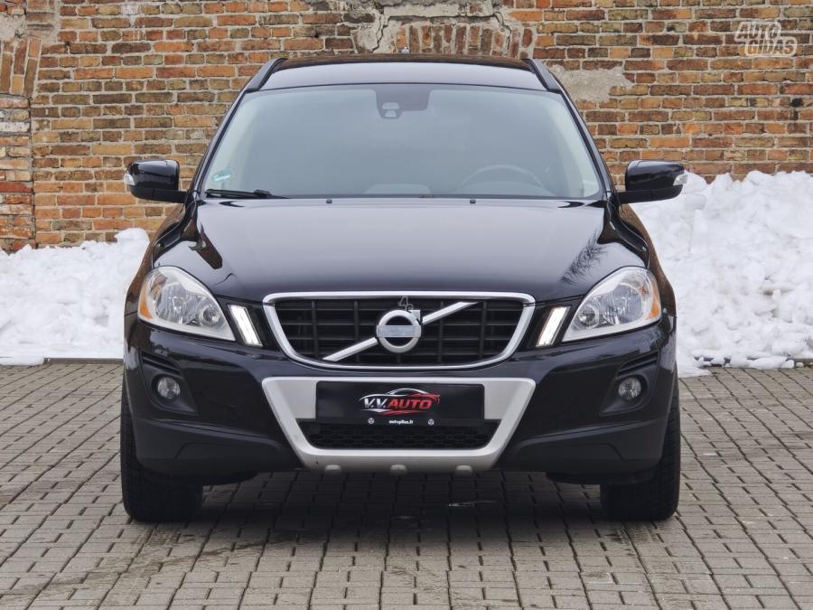 Black Volvo XC60 2010 in Vilnius, with an engine capacity of 2.40 L and mileage of 279 thousand km for 7600 €, photo 3 on AUTOMOTO.COM.LV