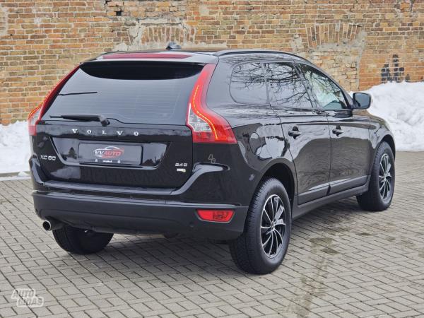 Black Volvo XC60 2010 in Vilnius, with an engine capacity of 2.40 L and mileage of 279 thousand km for 7500 €, photo 8 on AUTOMOTO.COM.LV