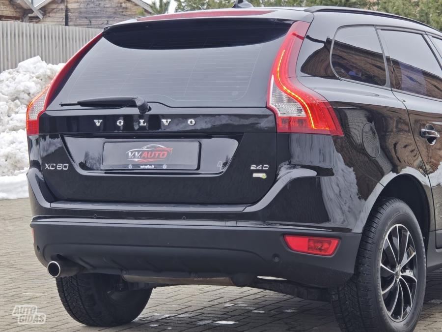 Black Volvo XC60 2010 in Vilnius, with an engine capacity of 2.40 L and mileage of 279 thousand km for 7600 €, photo 13 on AUTOMOTO.COM.LV