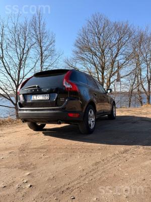 Melns Volvo XC60 2010 Rīga, ar dzinēja tilpumu 2.40 L un nobraukumu 316 tūkst. km par 9000 €, foto 3 vietnē AUTOMOTO.COM.LV