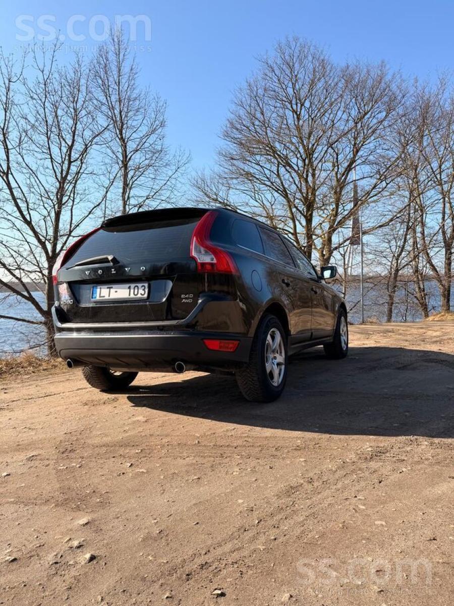 Melns Volvo XC60 2010 Rīga, ar dzinēja tilpumu 2.40 L un nobraukumu 316 tūkst. km par 9000 €, foto 3 vietnē AUTOMOTO.COM.LV