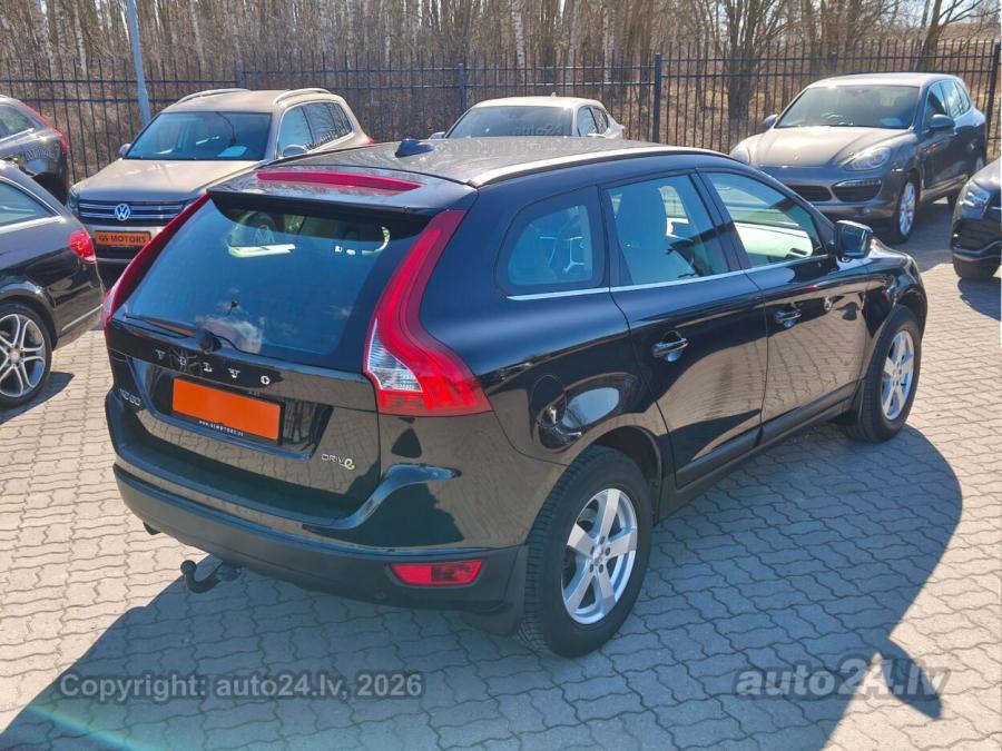 Black Volvo XC60 2010 in Tartu, with an engine capacity of 2.00 L and mileage of 209 thousand km for 9990 €, photo 6 on AUTOMOTO.COM.LV