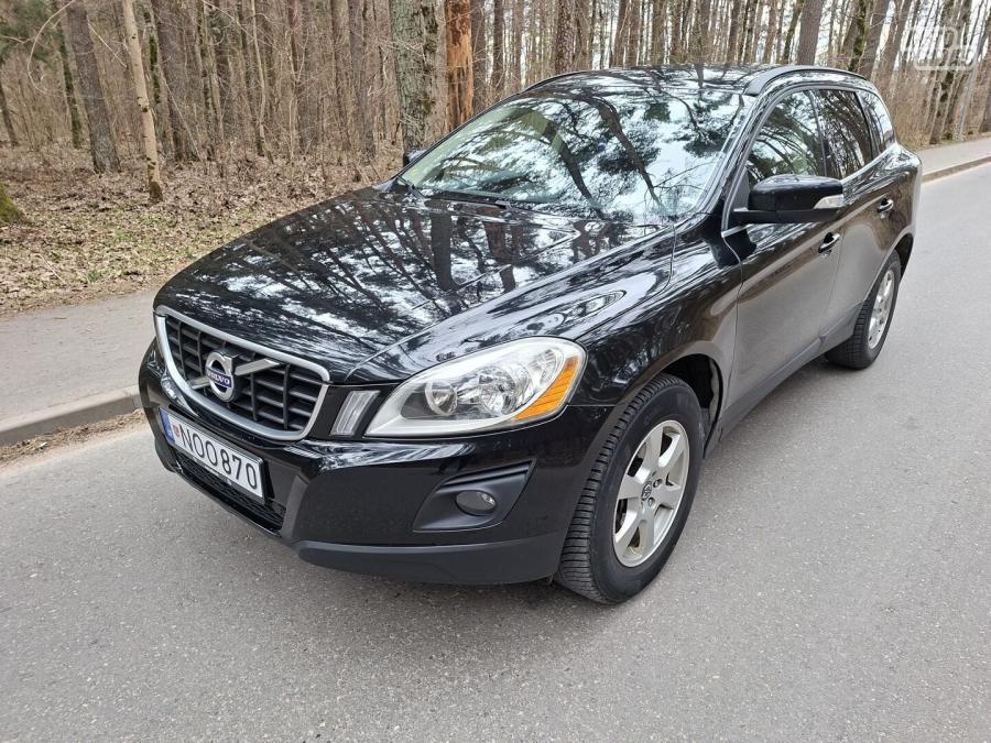 Black Volvo XC60 2010 in Ukmerge, with an engine capacity of 2.40 L and mileage of 315 thousand km for 8250 €, photo 4 on AUTOMOTO.COM.LV