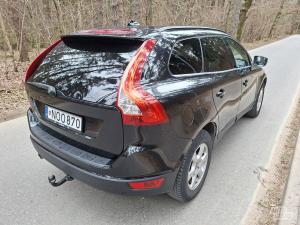 Black Volvo XC60 2010 in Ukmerge, with an engine capacity of 2.40 L and mileage of 315 thousand km for 8250 €, photo 7 on AUTOMOTO.COM.LV