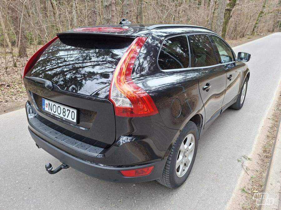 Black Volvo XC60 2010 in Ukmerge, with an engine capacity of 2.40 L and mileage of 315 thousand km for 8250 €, photo 7 on AUTOMOTO.COM.LV