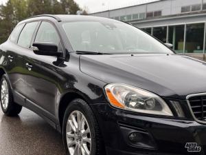Black Volvo XC60 2010 in Vilnius, with an engine capacity of 2.40 L and mileage of 302 thousand km for 5700 €, photo 8 on AUTOMOTO.COM.LV