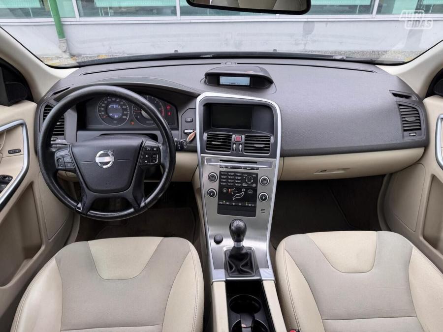 Black Volvo XC60 2010 in Vilnius, with an engine capacity of 2.40 L and mileage of 302 thousand km for 5700 €, photo 10 on AUTOMOTO.COM.LV