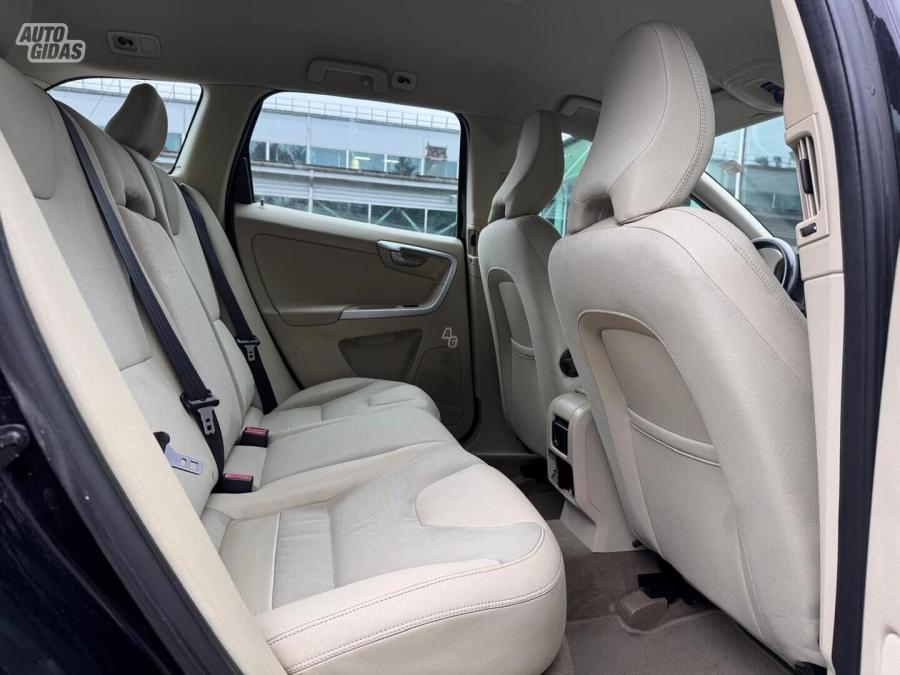 Black Volvo XC60 2010 in Vilnius, with an engine capacity of 2.40 L and mileage of 302 thousand km for 5700 €, photo 11 on AUTOMOTO.COM.LV