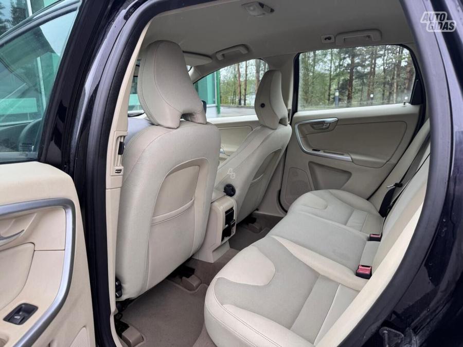 Black Volvo XC60 2010 in Vilnius, with an engine capacity of 2.40 L and mileage of 302 thousand km for 5700 €, photo 13 on AUTOMOTO.COM.LV