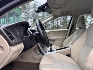 Black Volvo XC60 2010 in Vilnius, with an engine capacity of 2.40 L and mileage of 302 thousand km for 5700 €, photo 14 on AUTOMOTO.COM.LV