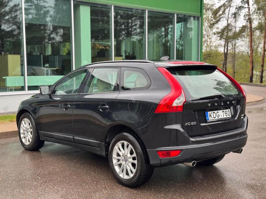 Melns Volvo XC60 2010 Viļņa, ar dzinēja tilpumu 2.40 L un nobraukumu 302 tūkst. km par 5700 €, foto 6 vietnē AUTOMOTO.COM.LV
