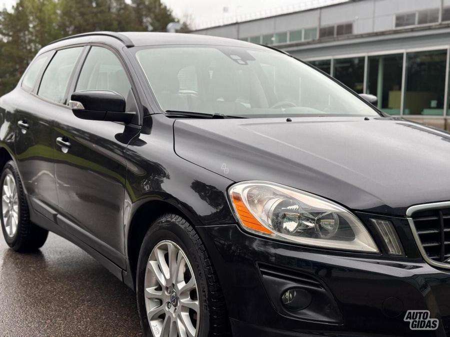 Melns Volvo XC60 2010 Viļņa, ar dzinēja tilpumu 2.40 L un nobraukumu 302 tūkst. km par 5700 €, foto 8 vietnē AUTOMOTO.COM.LV