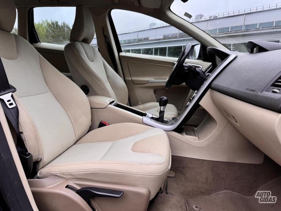 Melns Volvo XC60 2010 Viļņa, ar dzinēja tilpumu 2.40 L un nobraukumu 302 tūkst. km par 5700 €, foto 12 vietnē AUTOMOTO.COM.LV